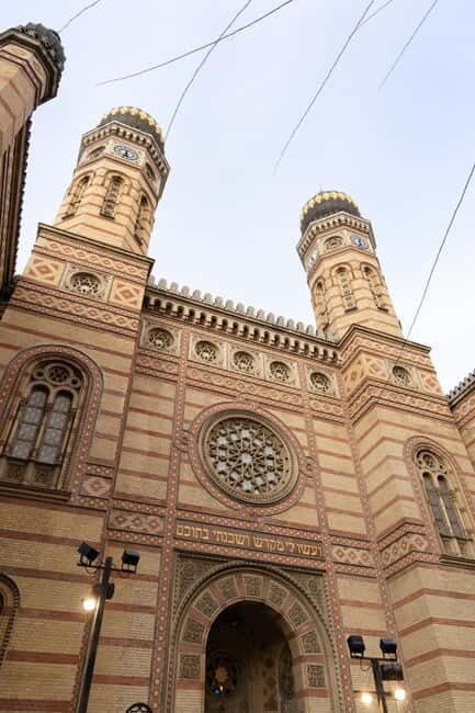 Budapest: Jewish Quarter Walking Tour with Synagogue Entry - Key Points