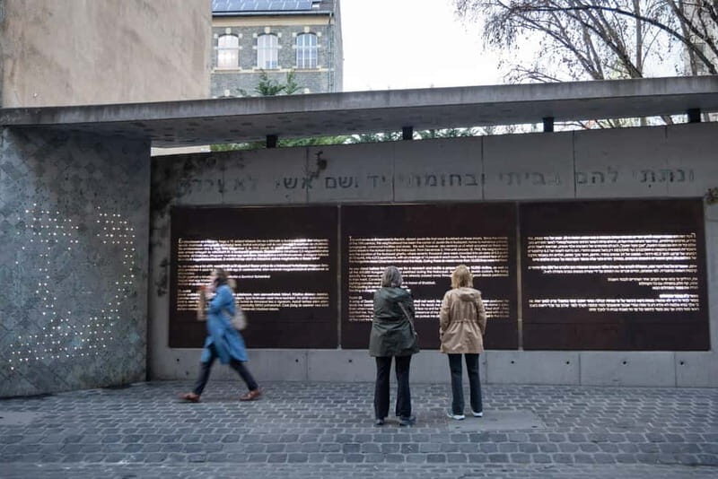 Budapest: Jewish Quarter Walking Tour with Synagogue Entry - Exploring the Jewish Quarter