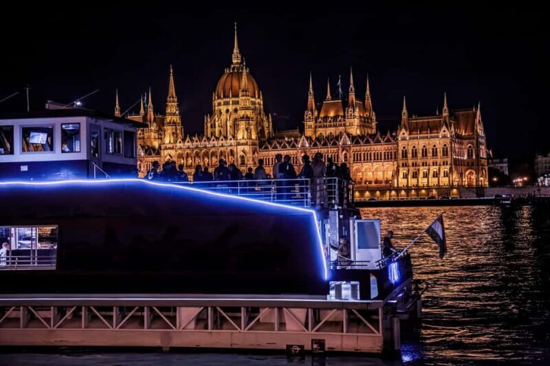 Budapest: Midnight Prosecco Cruise - Discovering the Budapest Midnight Prosecco Cruise
