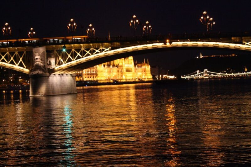 Budapest: New Years Eve Boat Cruise with Unlimited Drinks - The Experience in Detail