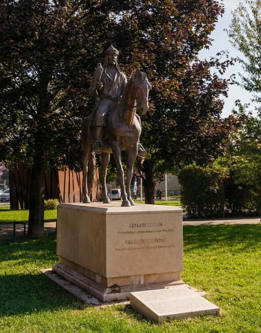 Budapest: Old Buda Walking Tour & Folk Music Performance - Discover Budapest’s Hidden Charm with the Old Buda Walking Tour and Folk Music Experience