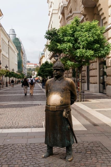 Budapest: Pest Side Walking Tour with Folk Music Performance - Key Points