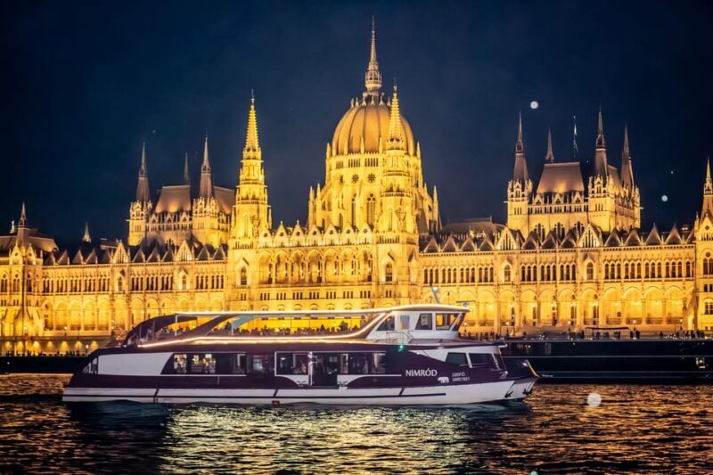 Budapest: Pizza Cruise - An Honest Look at the Budapest Pizza Cruise