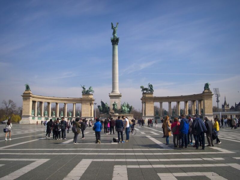 Budapest: Private 3-hour Guided City Tour by Bus - An Introduction to the Experience