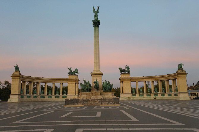Budapest PRIVATE city tour and FOOD TOUR in Central Market Hall - A Closer Look at the Budapest Private City and Food Tour