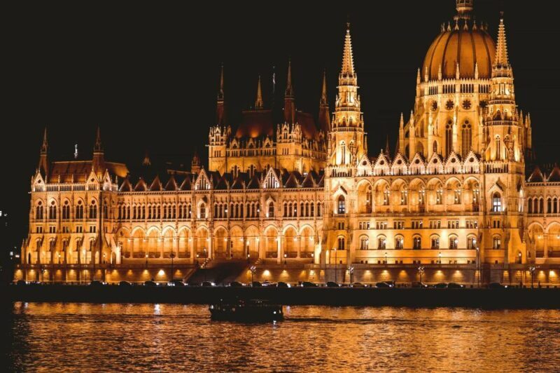 Budapest: Private Danube Yacht Cruise with Welcome Drink - FAQ
