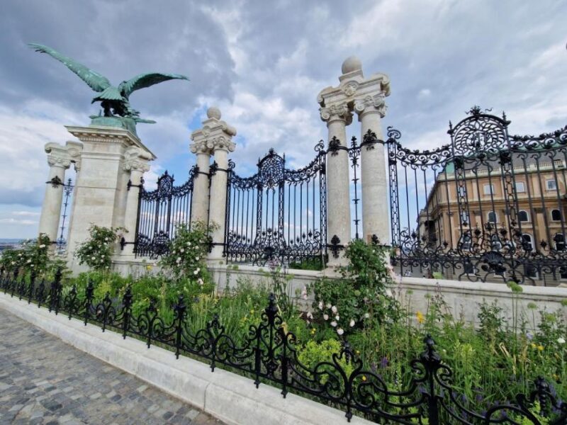 Budapest: private deluxe tour with a native, in Spanish - Key Points