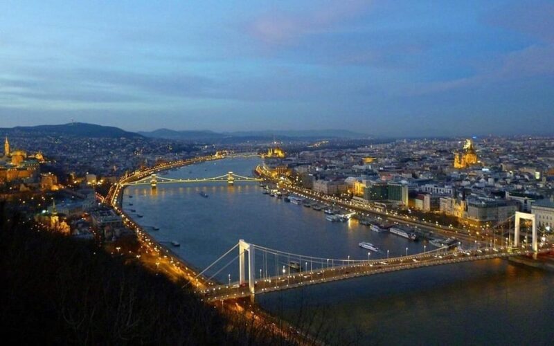 Budapest: Private Night Tour with a Local - The Sum Up