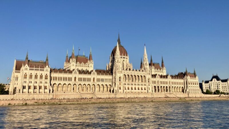 Budapest: Private Sightseeing Tour by car - Key Points
