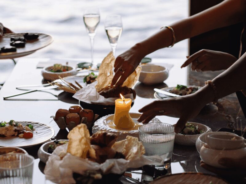 Budapest: Romantic Dinner Cruise-Live Music&Unlimited Drinks - An In-depth Look at the Experience