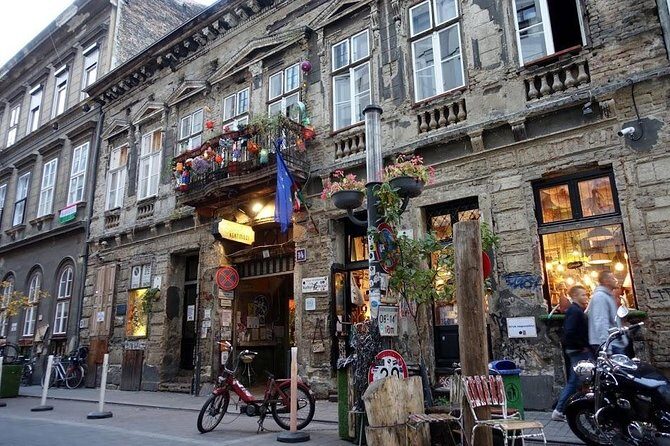Budapest Ruin Bars Evening Walking Tour with Drinks & Street Food - Authentic, Small-Group Experience