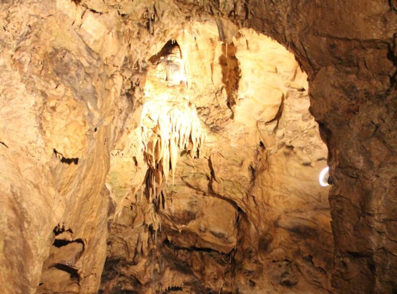 Budapest: Seml-hegyi & Pál-völgyi Caves Guided Walking Tour - Authentic and Memorable Experiences