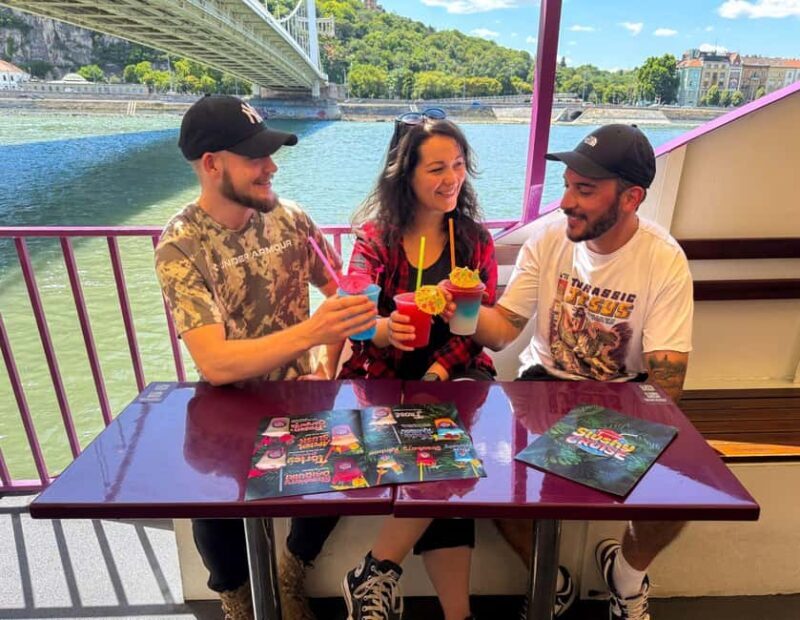 Budapest: Sightseeing Cruise with Unlimited Slushies - Key Points