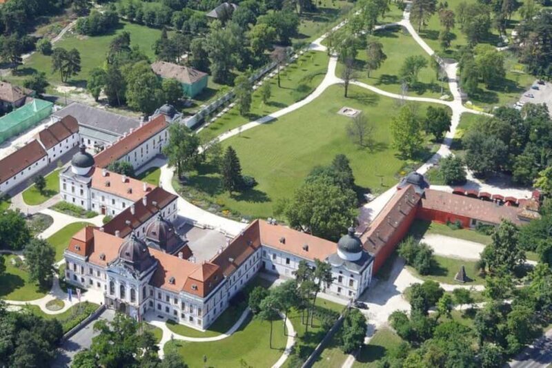 Budapest: Sisi Palace Tour with Hungarian Horse Show & Lunch - Key Points