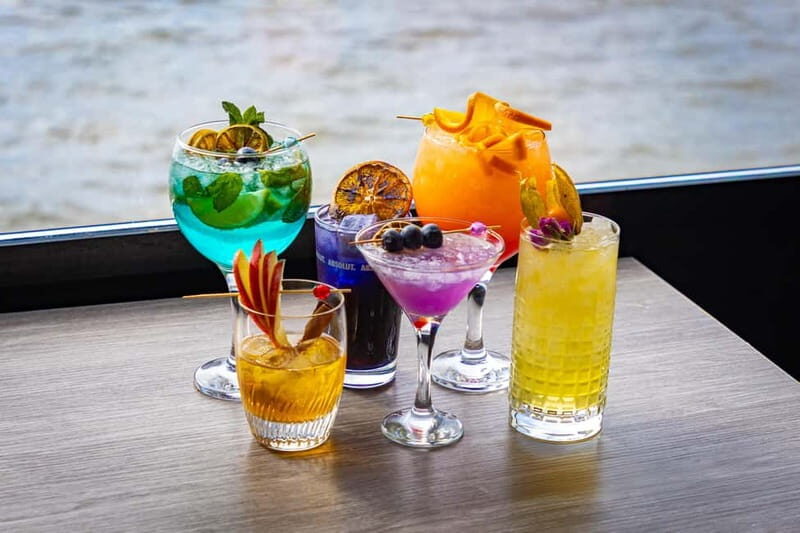 Budapest: Sunset Cruise with 2 Cocktails - The Cocktails and Atmosphere