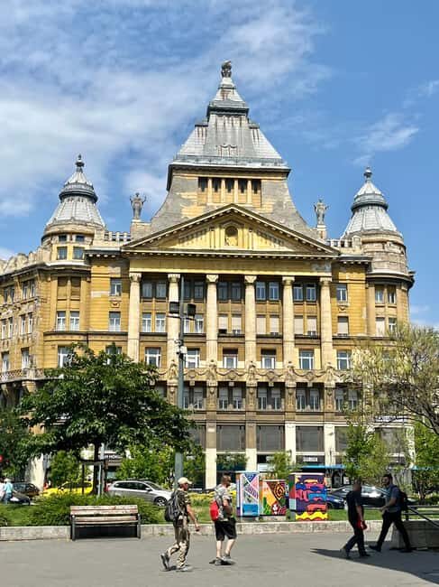 Budapest: Walking Tour with Chimney Cake & Polaroid Photos - An In-Depth Look at the Tour