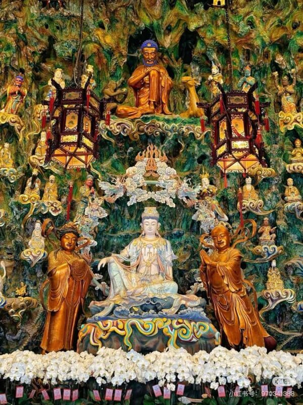 Buddhist tour of Longhua Temple and vegetarian noodles - The Sum Up