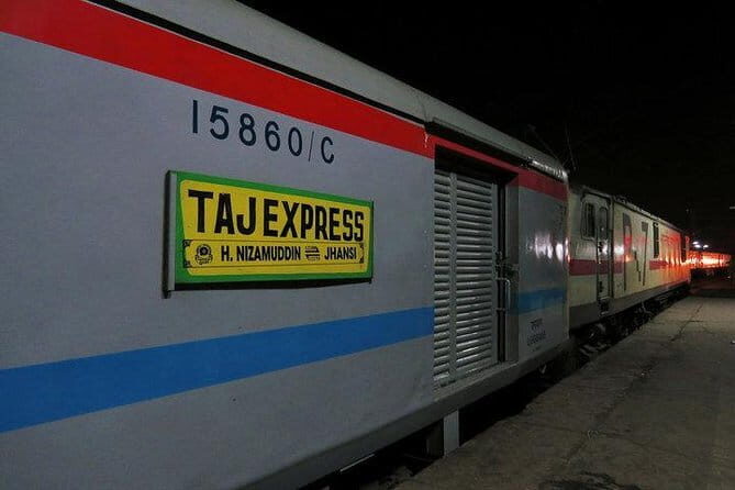 Budget Agra Day tour by train with lunch - Key Points