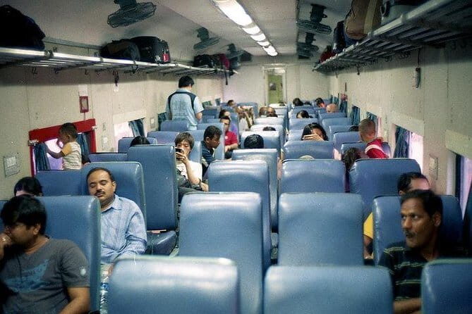 Budget Agra Day tour by train with lunch - Experience Overview