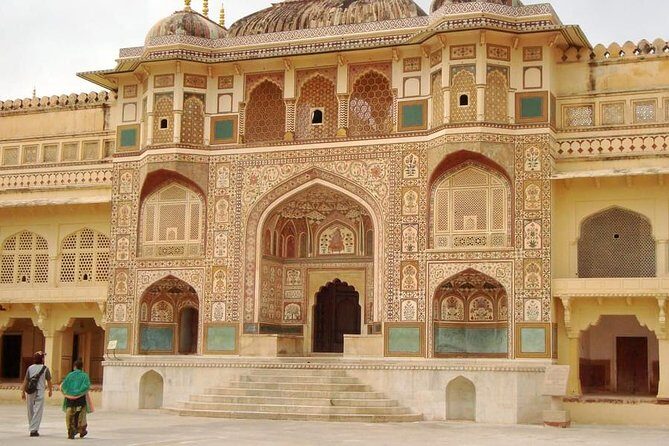 Budget Transfer from Jaipur to Udaipur with Chittorgarh visit - Who Will Love This Service?