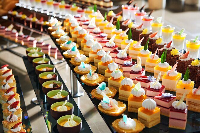 Buffet on Paradise Delight Dining Cruise Halong Bay Tour - Who Should Consider This Tour?