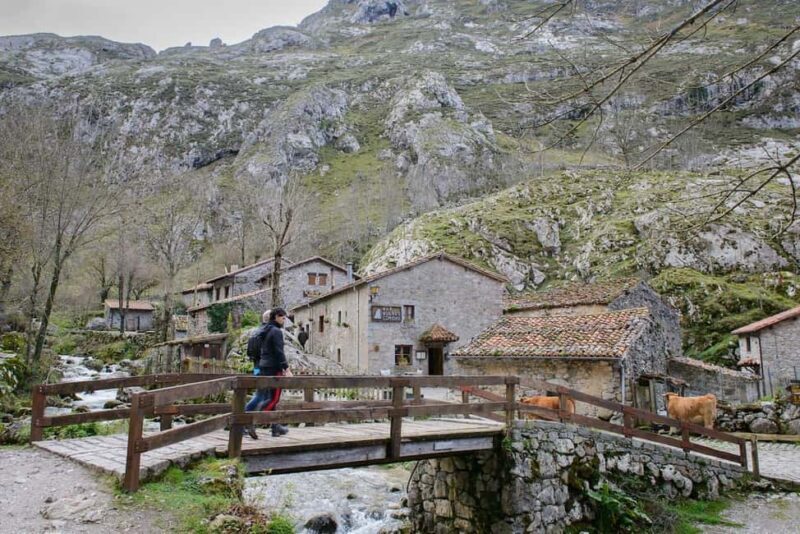 Bulnes: Excursion with funicular and Cabrales cheese cave in the Picos de Europa - Discovering Bulnes Village