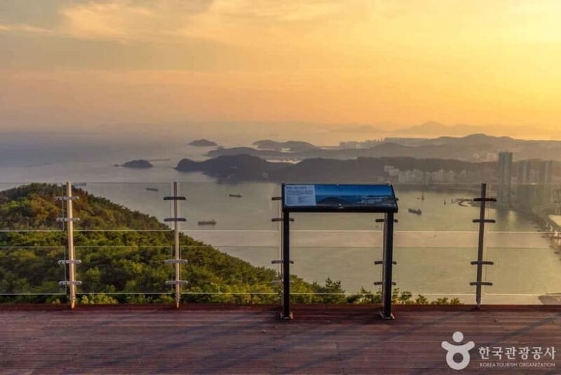 Busan: Bongnaesan Hiking Tour with Local Lunch - Key Points