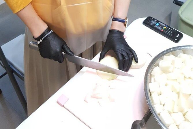 Busan Kkakdugi(Korean radish Kimchi) class with various options - Key Points