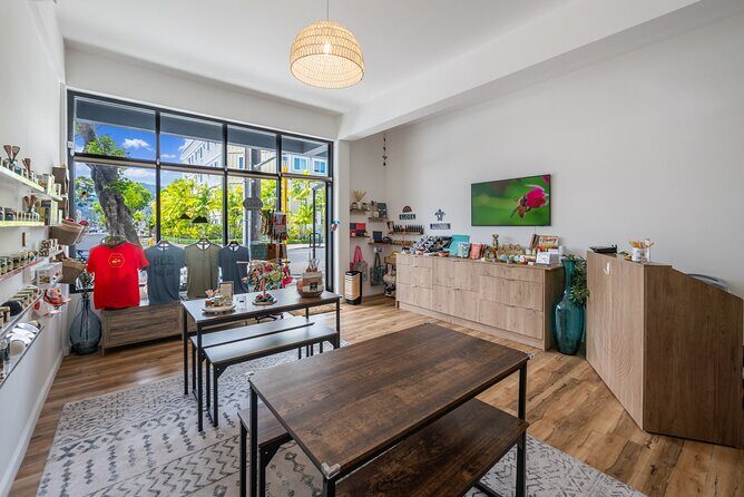 Buzz into Adventure Bee Talk and Honey Tasting in Paradise - Key Points