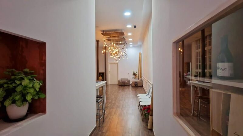 C/Echegaray 5 Málaga center: Malagueño Massage: Massage + Wine Tasting - The Experience Overview