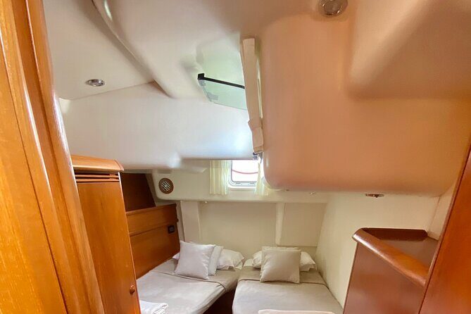 cabin charter in September, sailing boat, CYCLADES, SANTORINI, with CHEF - Who Will Love This Experience?