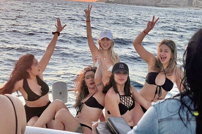 Cabo Arch Sunset Private Yacht Tour plus Dinner and Drinks - In The Sum Up