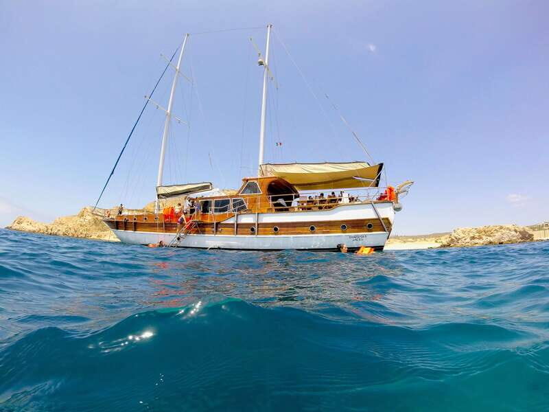 Cabo: Luxury Yacht Snorkel Cruise with Lunch and Open Bar - Why the Yacht Matters: Comfort, Style, and Performance