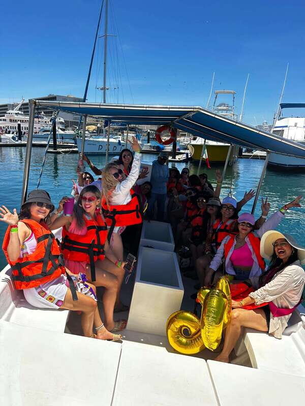 Cabo San Lucas: boat tour around the peninsula and stay at the beach - Key Points