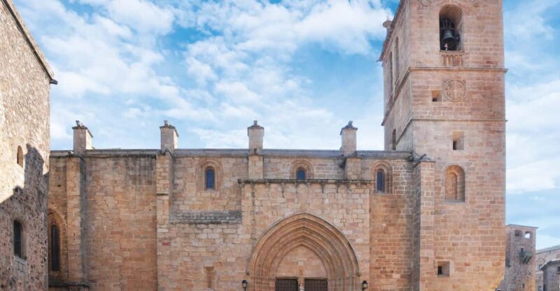 Cáceres: Concathedral of Santa Maria Ticket with Audio Guide - The Architecture and Art: A Closer Look