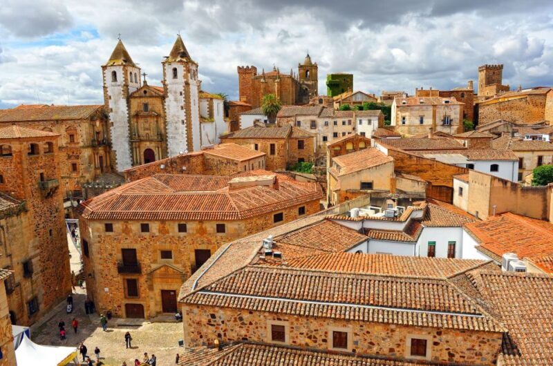 Cáceres: Guided City Highlights Walking Tour - Key Points