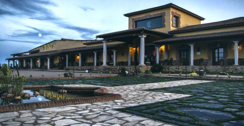 Cáceres: Winery Tour and Wine Tasting with Local Guide - Itinerary Breakdown
