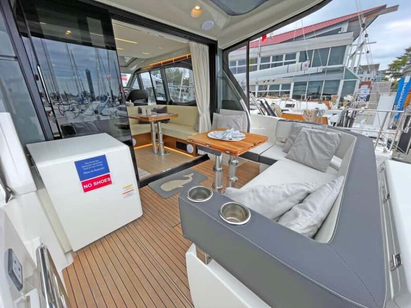 Cádiz: Bay of Cádiz Luxury Motor Boat Cruise - Key Points