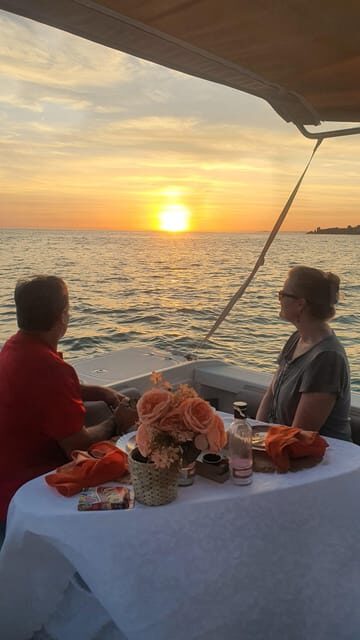 Cadiz Bay: Sunset boat tour "Fall in Love" - Key Points