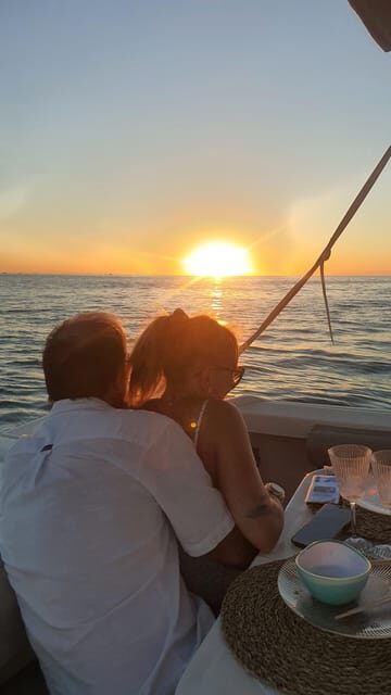 Cadiz Bay: Sunset boat tour "Fall in Love" - FAQ