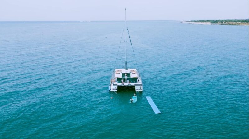 Cadiz capital:Catamarán Experience paseo con baño y almuerzo - Key Points