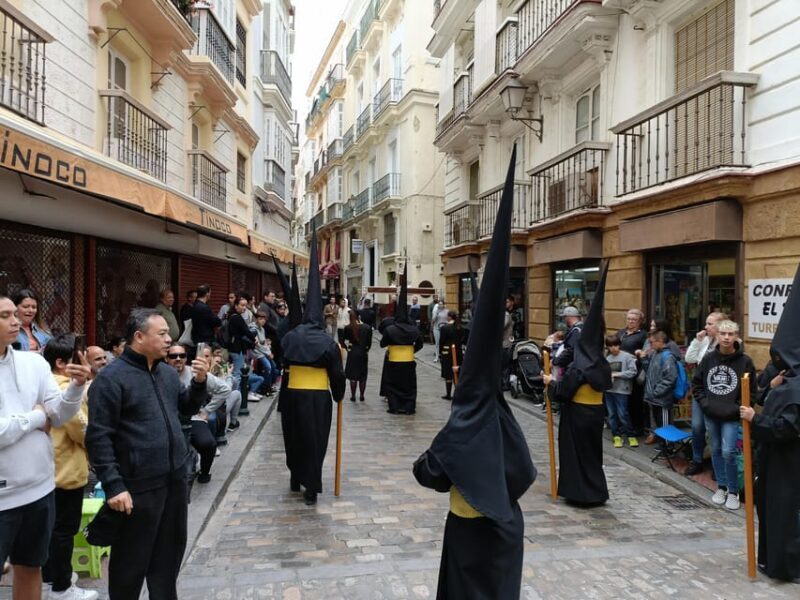 Cadiz: Guided Walking Tour with Market Hall Visit - Key Points