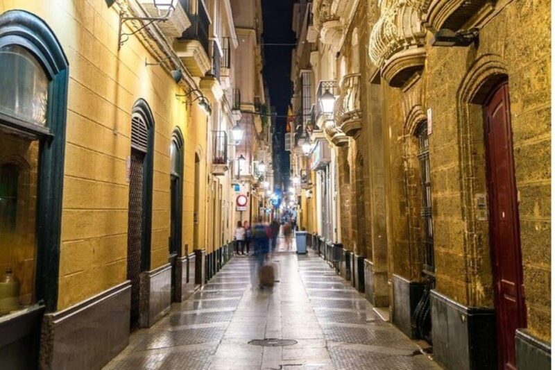 Cadiz: Must-See Highlights Walking Tour - Key Points