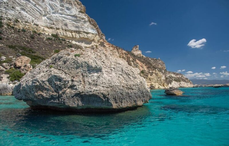 Cagliari: Marina Portus Karalis Tour in barca - The Boat and Comfort Level