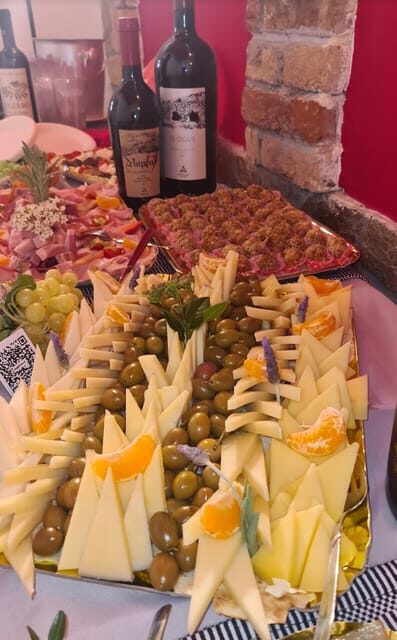 Cagliari Old Town: Wine Tasting and local products - An Introduction to the Experience