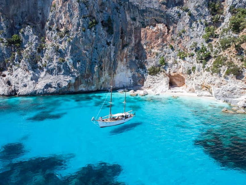 Cala Gonone: Gulf of Orosei Tour with a Vintage Sailing boat - Introduction to the Experience