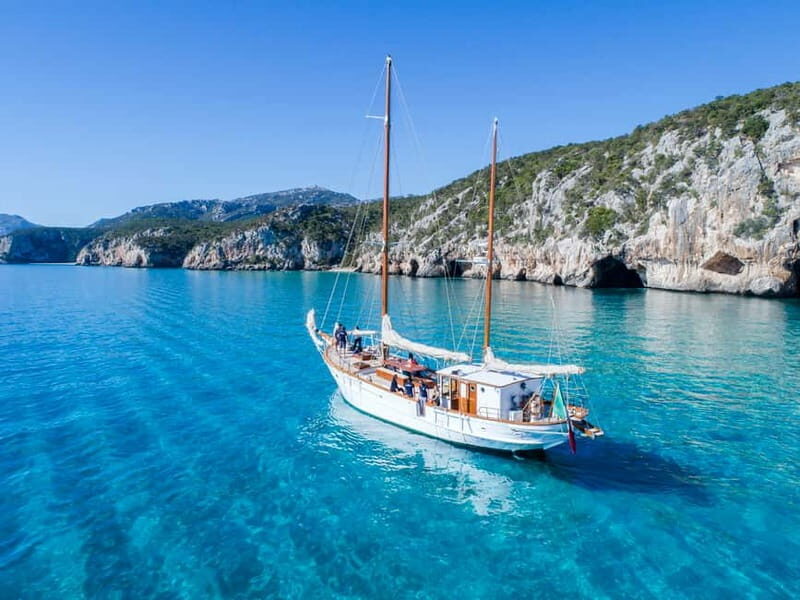 Cala Gonone: Gulf of Orosei Tour with a Vintage Sailing boat - The Experience on Board