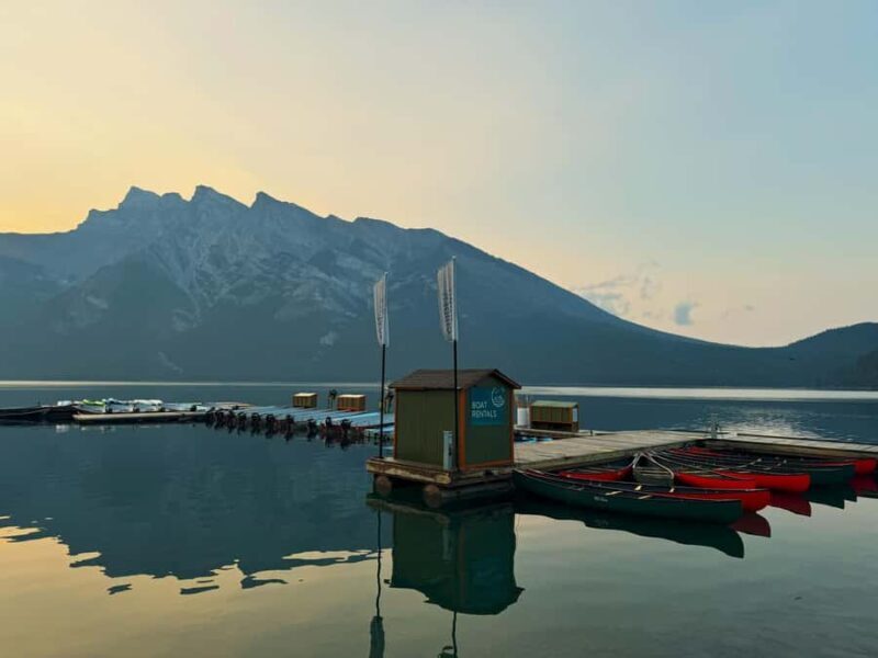 Calgary/Banff: Lake Louise, Minewanka & Johnston Canyon Trip - Guides and Overall Experience