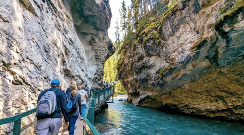 Calgary/Banff: Lake Louise, Moraine & Johnston Canyon Trip - FAQ
