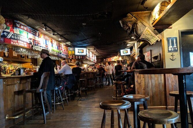 Calgary Bar Crawl: Cruisin' Calgary - The Experience: Pros and Cons